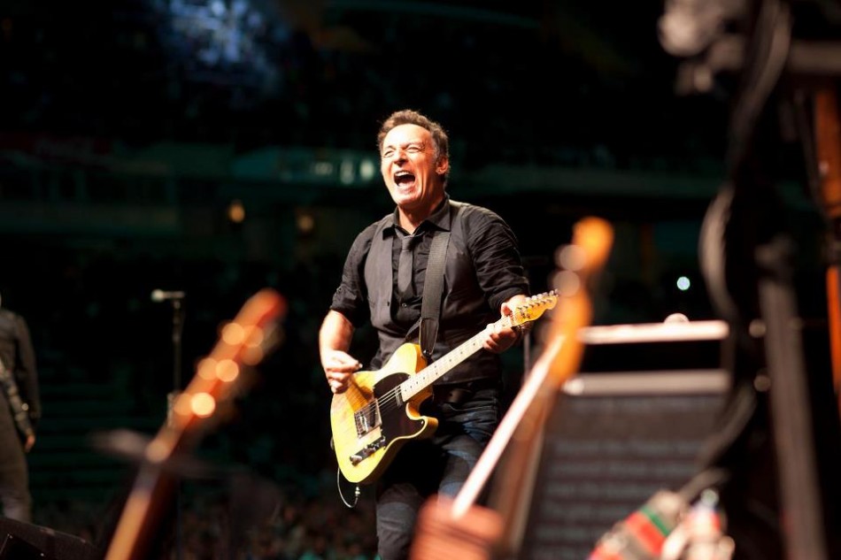 Bruce Springsteen rinde homenaje a David Bowie en concierto ...