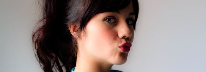 ¿Catalina Bernal se mete la mano a la nariz? - Radioacktiva.com