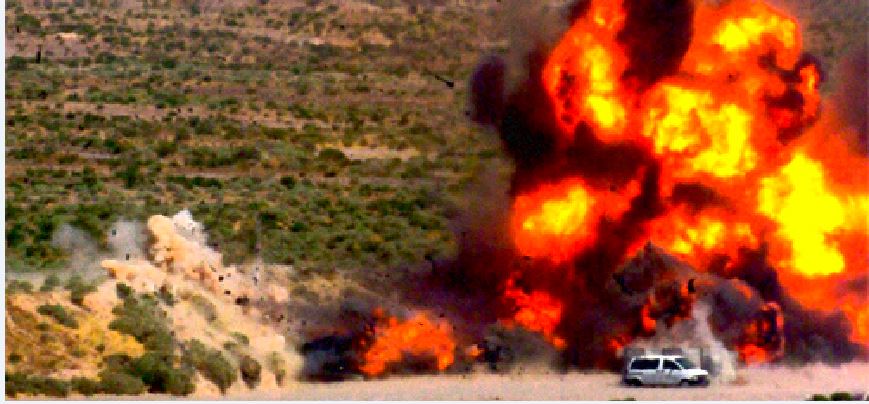 ¡Tremendo susto! Tanque explota mientras realiza un informe en directo ...