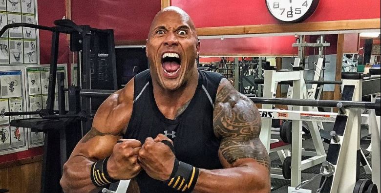 Y así es como están "tumbando" a la gente en Facebook a nombre de "La Roca"