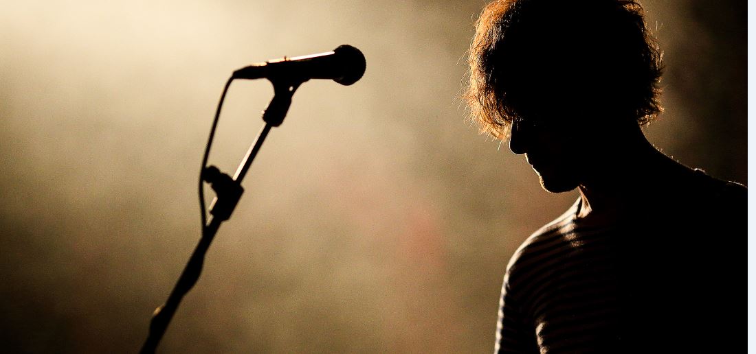 Barns Courtney es protagonista en El Gallo con su canción Fire ...
