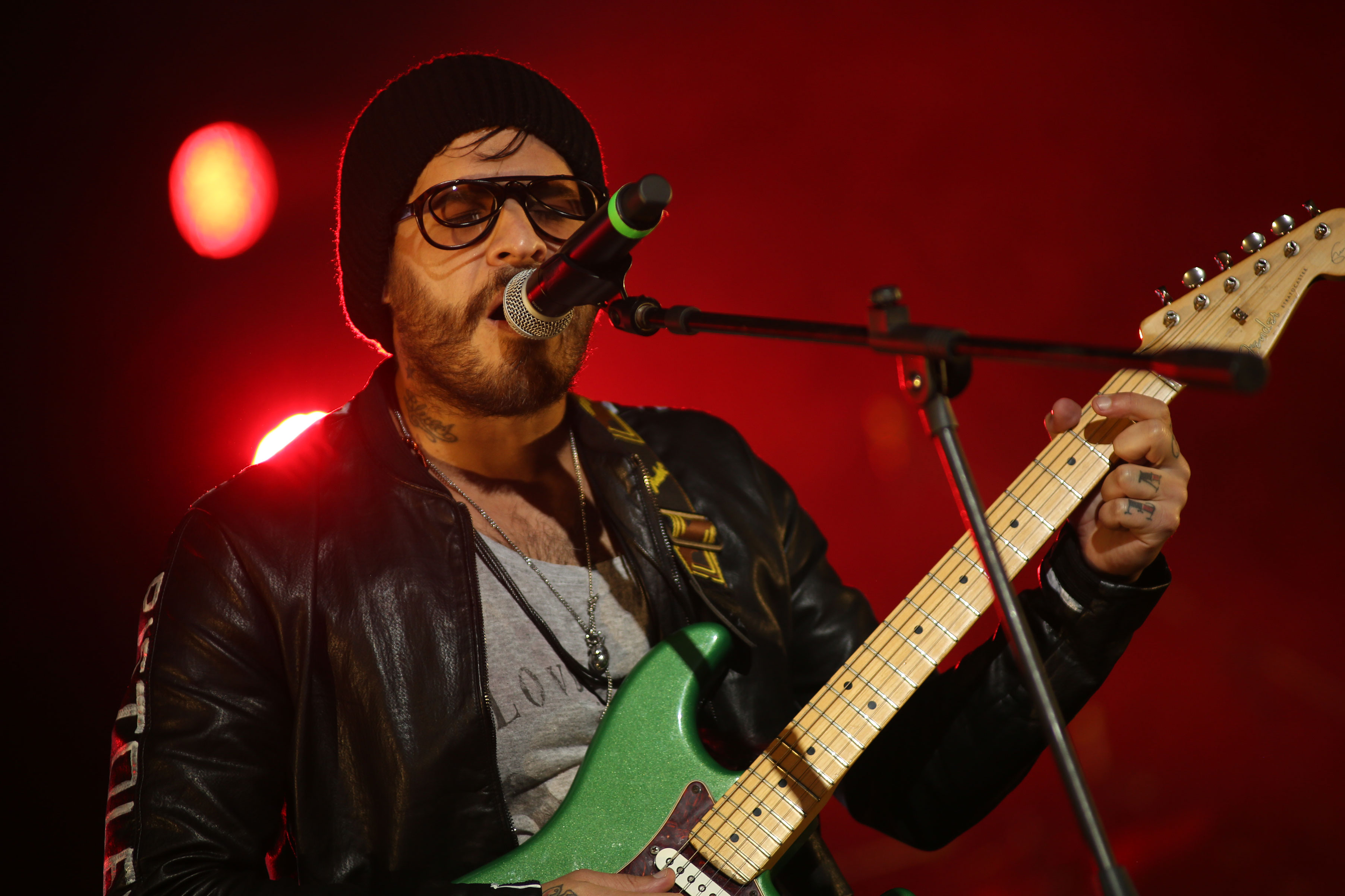 Revolver Plateado presenta el segundo sencillo de su álbum 'Rojo': Taxi ...