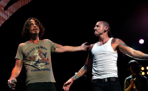 Leyendas: El día de que Chester Bennington y Chris Cornell cantaron ...