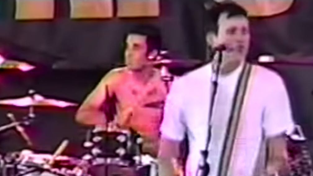 Video del primer show de Blink-182 con Travis Barker en 1998 - Radioacktiva.com