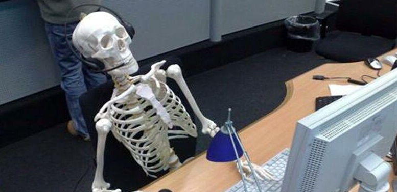"Aquí esperando a que funcione la página" y más memes del día sin IVA