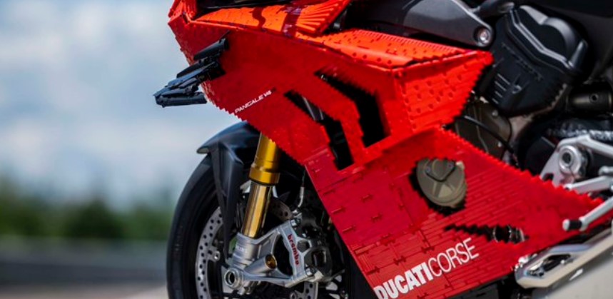 ¿Tiempo en cuarentena? Artista italiano construyó una moto Ducati con ...