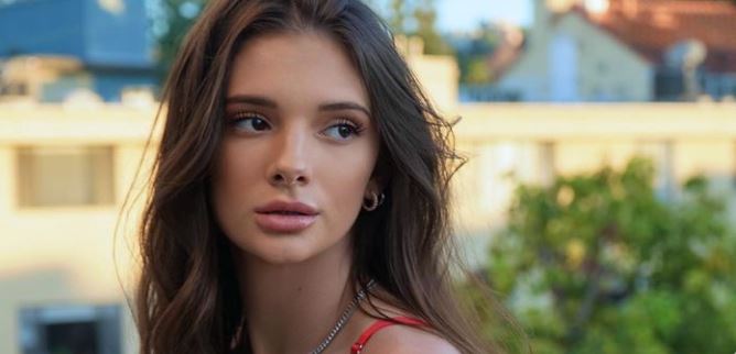 Sensual modelo abre OnlyFans para pagarle el arriendo a sus papás