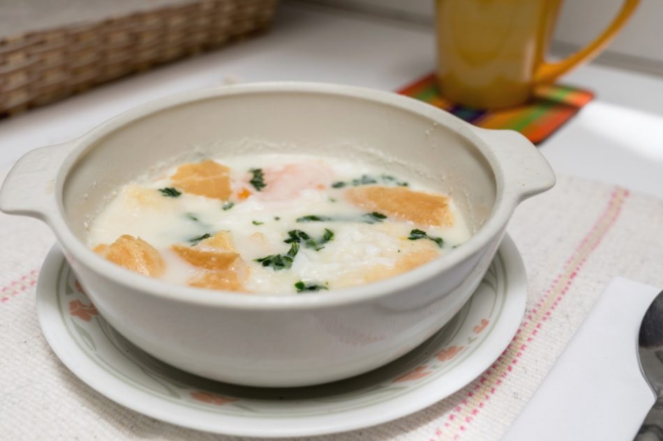Joven asiático prueba la changua por primera vez y su reacción se hace ...