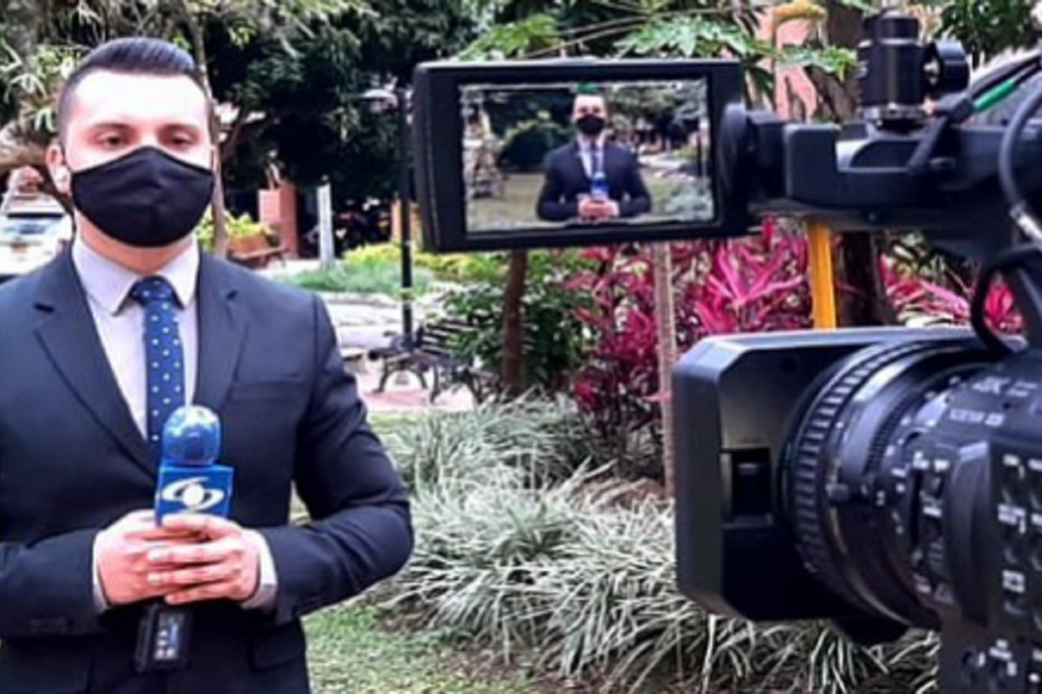 Señora, cálmese: le echó los perros a un periodista que la entrevistó ...