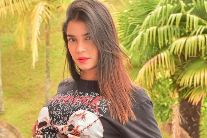 Jenn Muriel posó en diminuta tanga y dejó a más de uno con la boca abierta