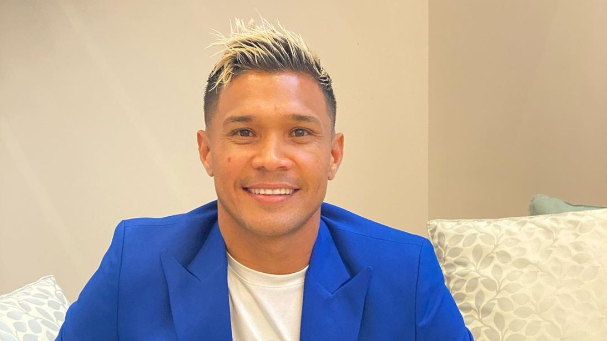 Acaban a Teófilo Gutiérrez por el traje de diseñador que escogió