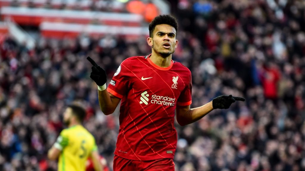 Liverpool presenta su nueva camiseta y Luis Díaz es protagonista
