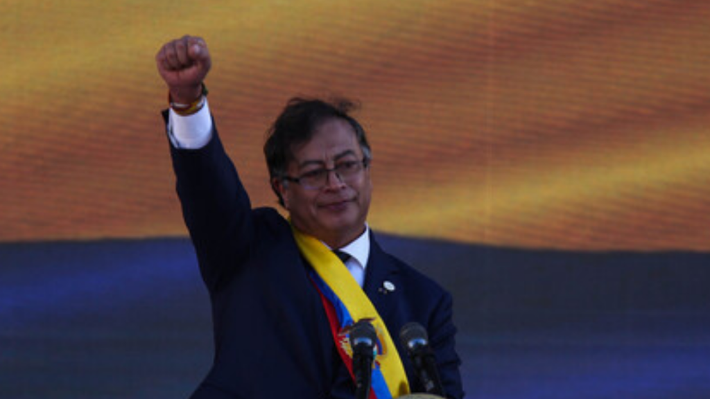 Memes posesión Gustavo Petro