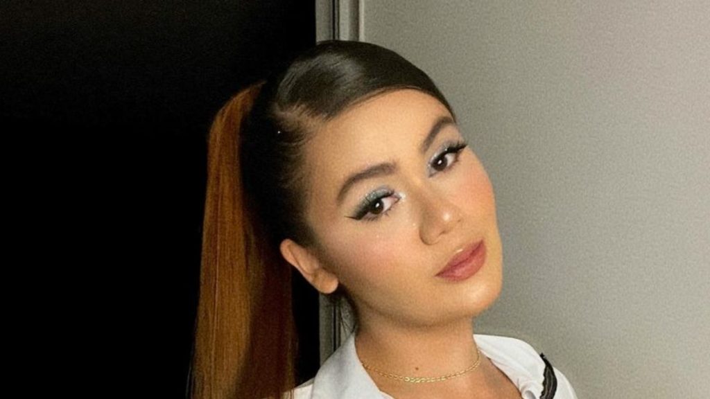 Cintia Cossio presumió su cuerpazo con pequeño bikini