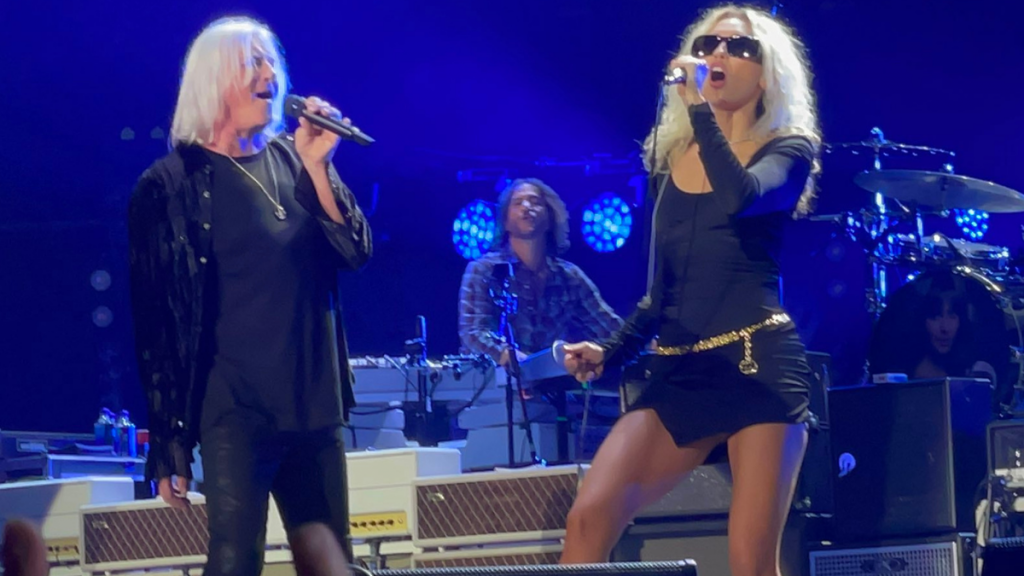 ‘Photograph’: así fue la interpretación de Miley Cirus y Def Leppard a ...