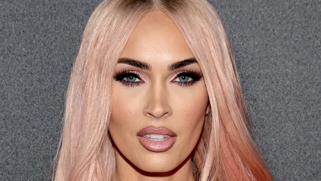 Megan Fox se disfrazó de Pamela Anderson y revivió toda la sensualidad ...