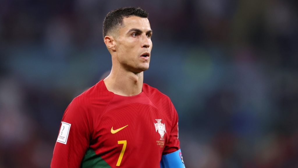 Cristiano Ronaldo llora al cantar el himno de Portugal en el debut de Qatar