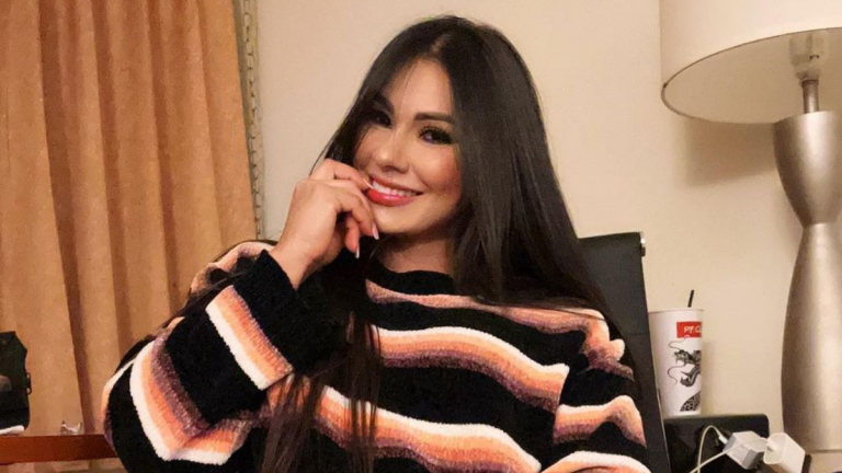 Esperanza Gómez presumió su figura con sensual body