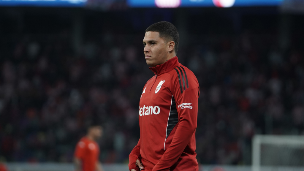 Quintero protagoniza polémico gesto tras ser reemplazado en River Plate