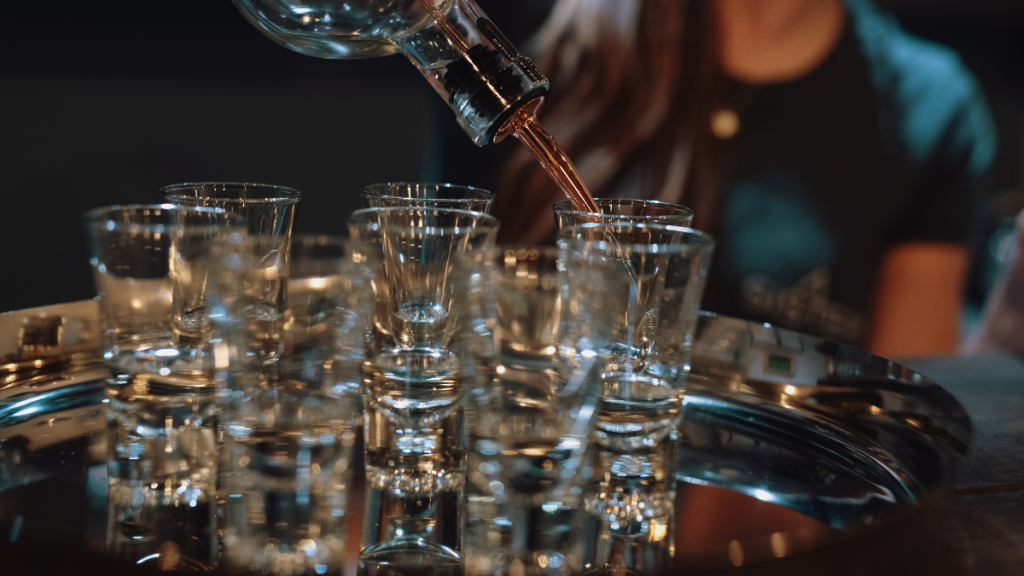 ¿Cuánto costará una botella de aguardiente en 2026?